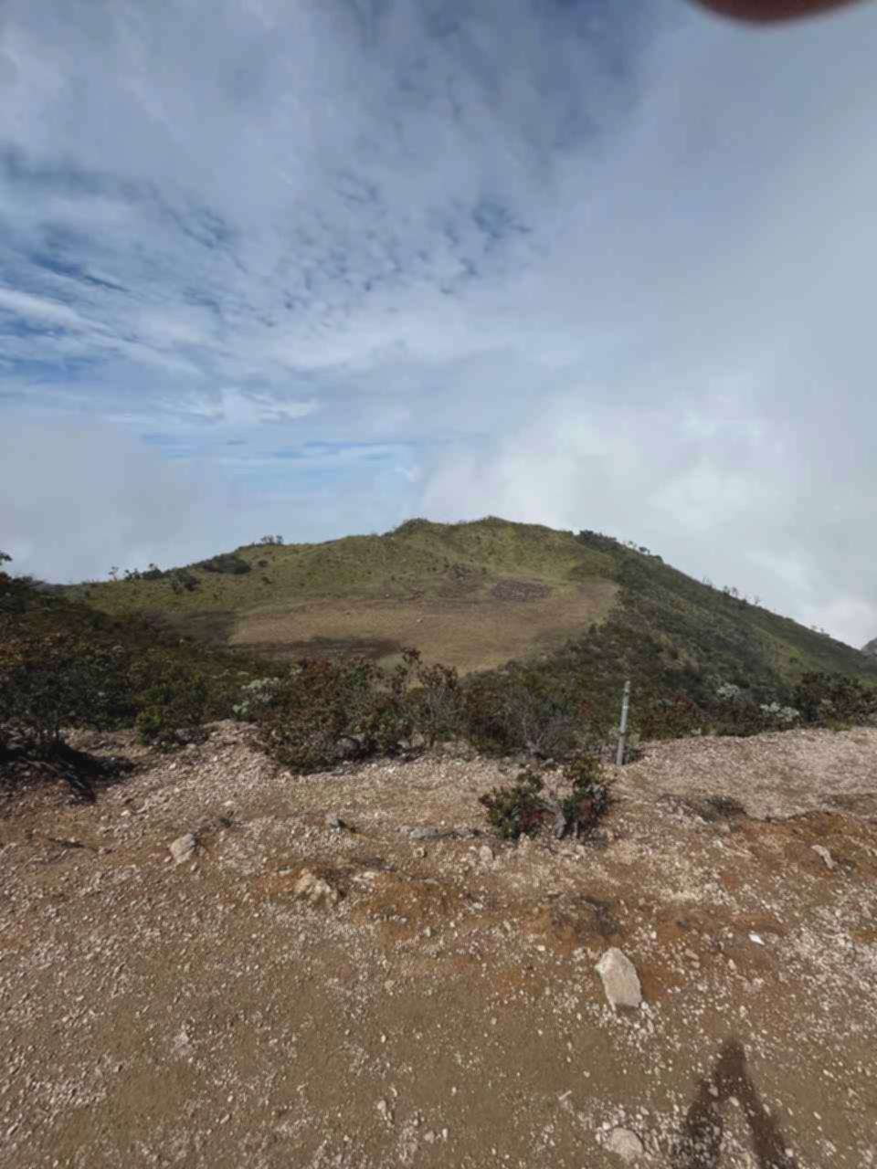 Lawu: Panduan Lengkap Pendakian, Rute, Tips, dan Keindahan Alamnya ...